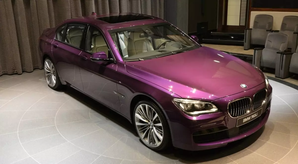 Foirfe BMW 760li in Araibis curtha i láthair in Abu Dhabi