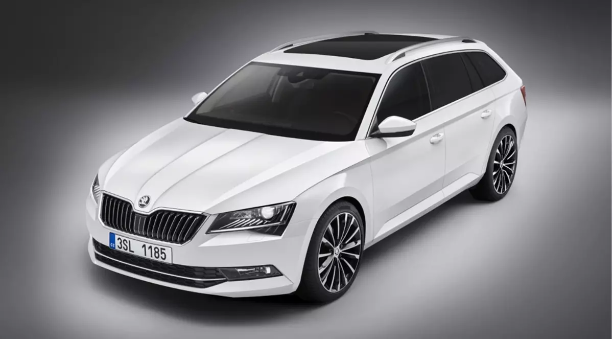 New Skoda Superb Combi: Cando o tamaño importa