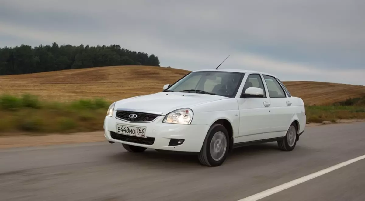 Rusya'daki arabaların çoğu indirimde satılmaktadır. 77_1