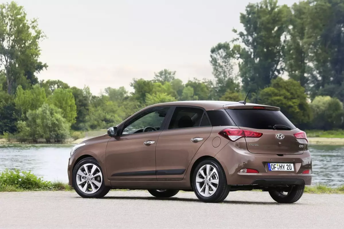 Hyundai I20 na-efegharị na ọkwa nke ọkụ 7829_3