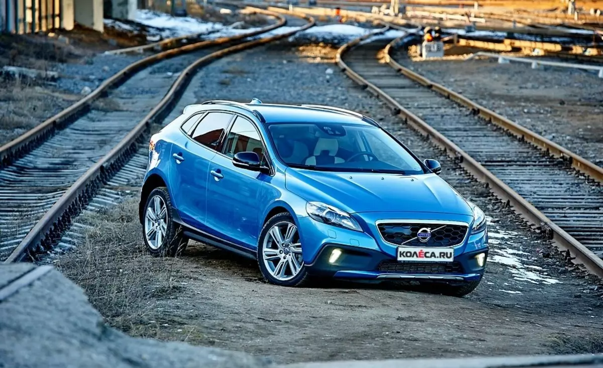 Tijaabada wadista Volvo V40 Waddan: Moodeelka Golaha