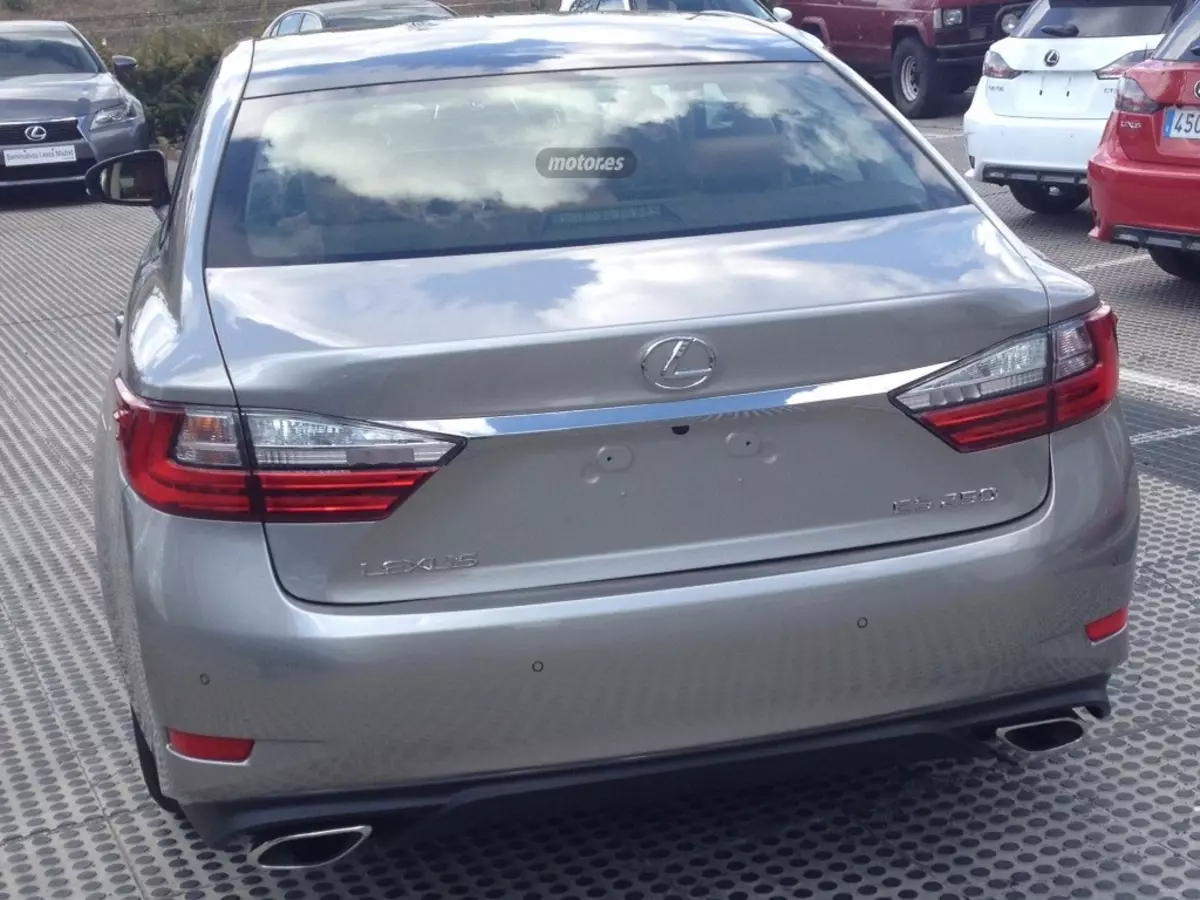 Lexus es 250 چۈنكى رۇسىيە فېزىس لىنارلىرىغا پېتىپ قالدى 786_2