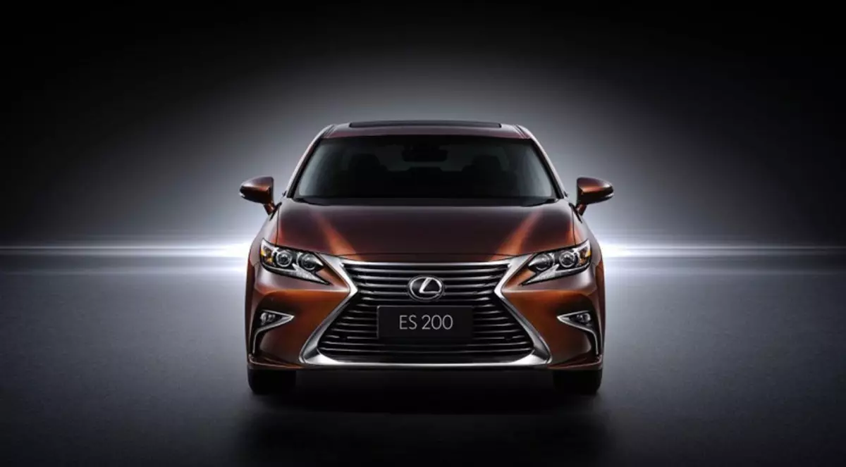 Lexus ES 250 для Росії потрапив в об'єктиви фотографів 786_5