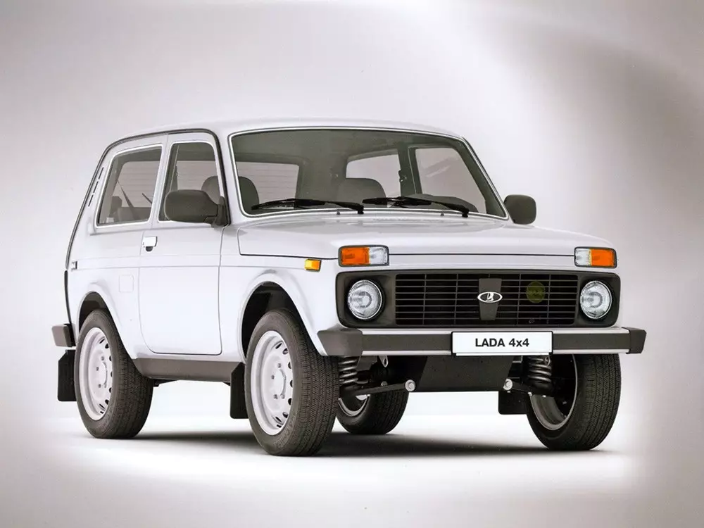 Suv Lada 4x4 o le a iai isi nofoa ma se fou dashboard