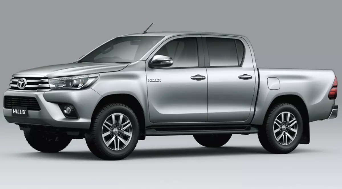 Toyota распавяла аб інтэр'еры і тыпах кузава абноўленага Hilux 791_3