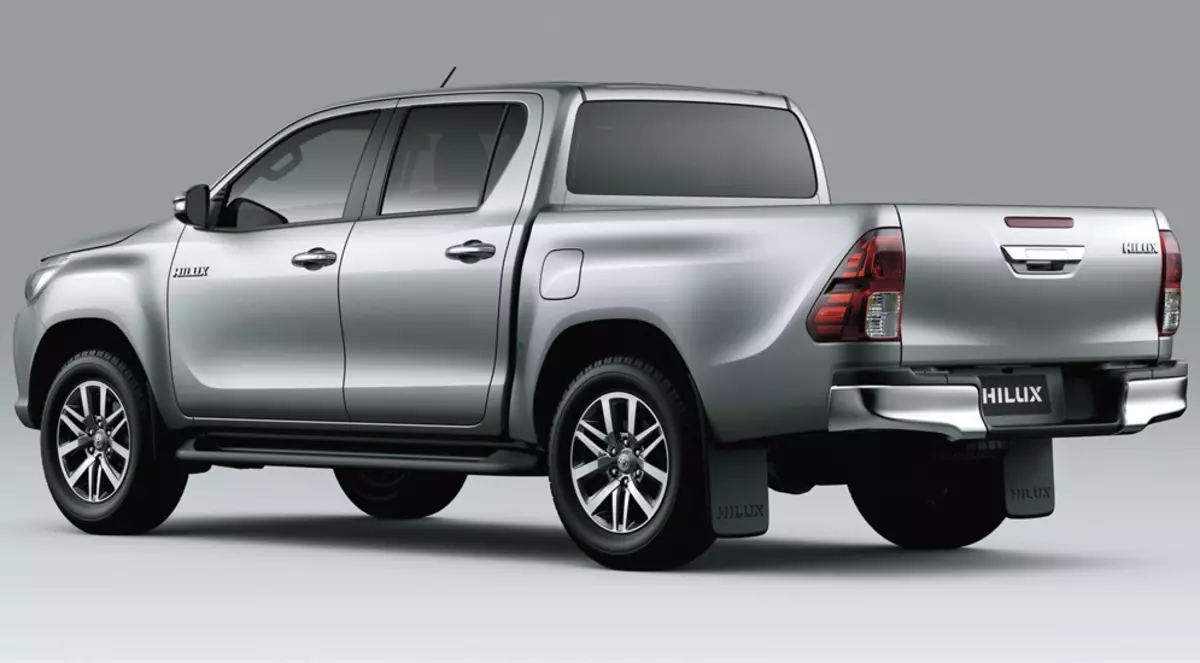 Toyota распавяла аб інтэр'еры і тыпах кузава абноўленага Hilux 791_4