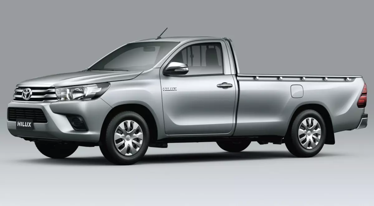 Toyota vertel van die binneland en tipes van die liggame van die opgedateerde Hilux 791_5