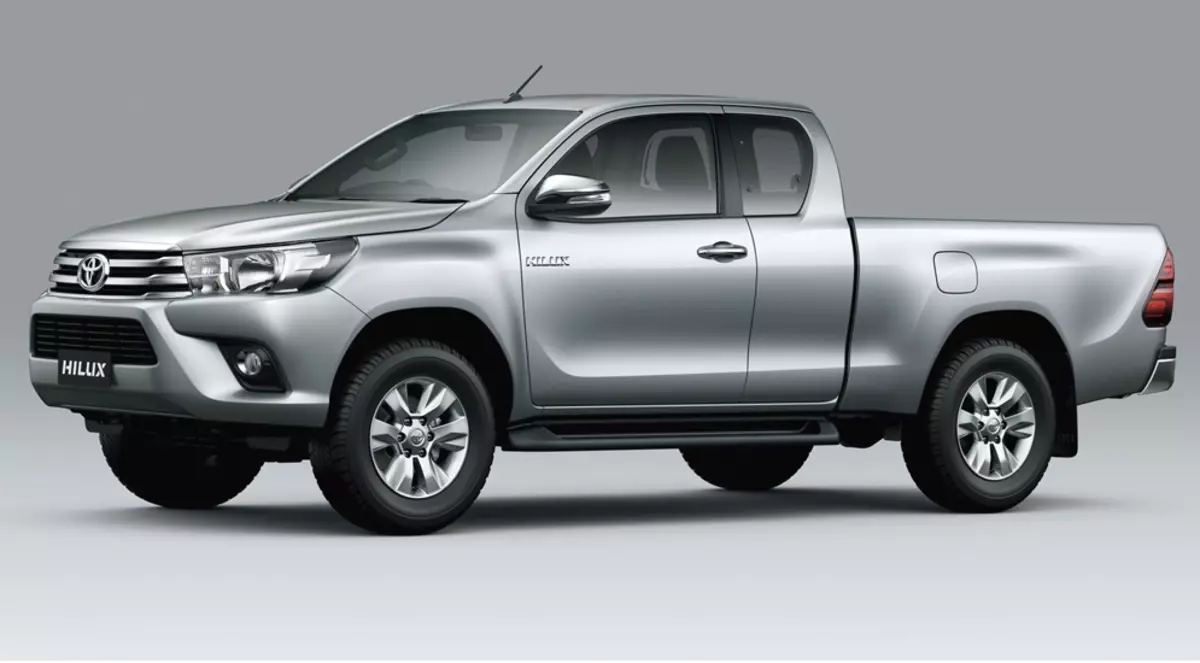 Toyota vertel van die binneland en tipes van die liggame van die opgedateerde Hilux 791_7