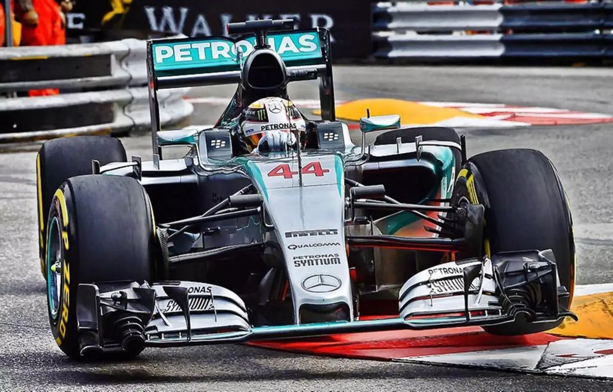 Monaco Grand Prix. Mercedes sese puipuia Hamilton e manumalo i le isi manumalo