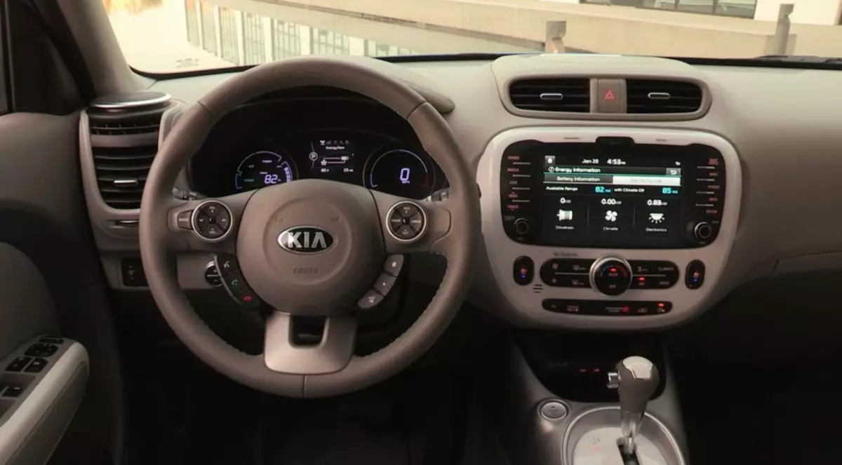 הנשמה החסכונית ביותר של KIA תגיע לרוסיה בשנת 2015 8125_2