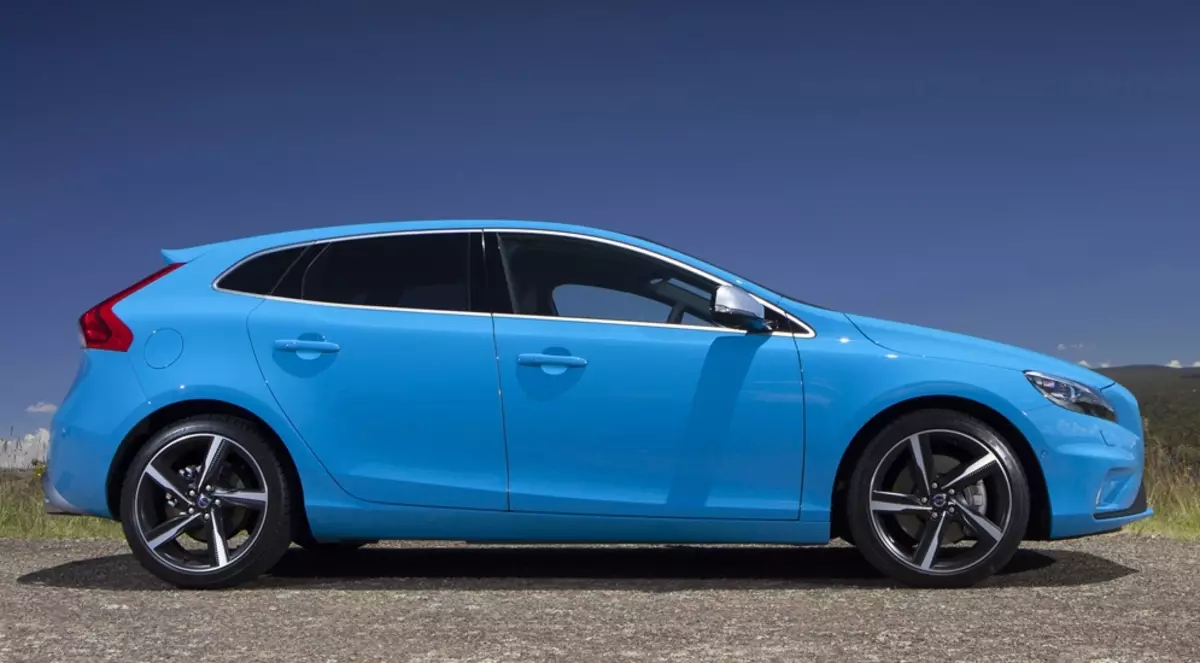 Volvo «сорғыш» V40 «сорылған» қозғалтқыштармен шығарылады 829_8