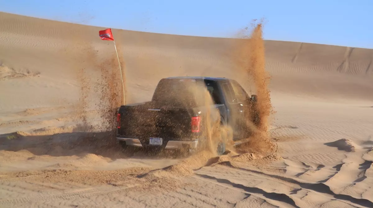 새로운 Ford F-150 랩터가 사막 테스트를 통과했습니다. 83_2