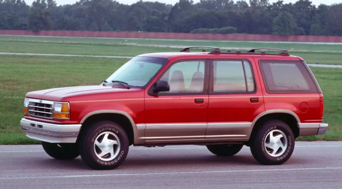 Grandes hermanos: Nuevo Ford Explorer y sus gloriosos antepasados.