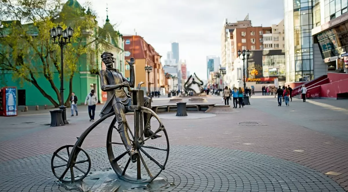 A turizmusból származó föld. Yekaterinburg 852_40