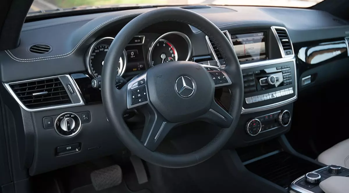 Test Drive MERCEDES-BENZ GL400: zilonis ar dubultu dubultstiklu 8542_14