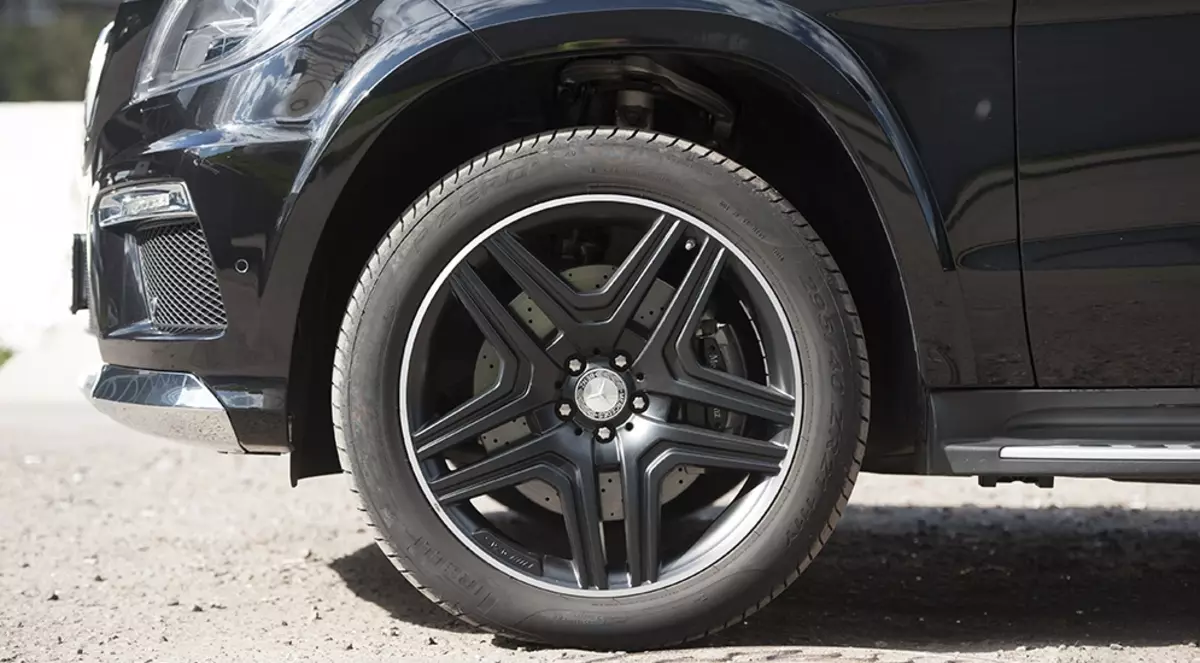 Test Drive MERCEDES-BENZ GL400: zilonis ar dubultu dubultstiklu 8542_2