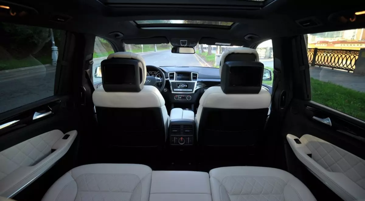 Test Drive Mercedes-Benz GL400: Elephant with double double glazing 8542_34