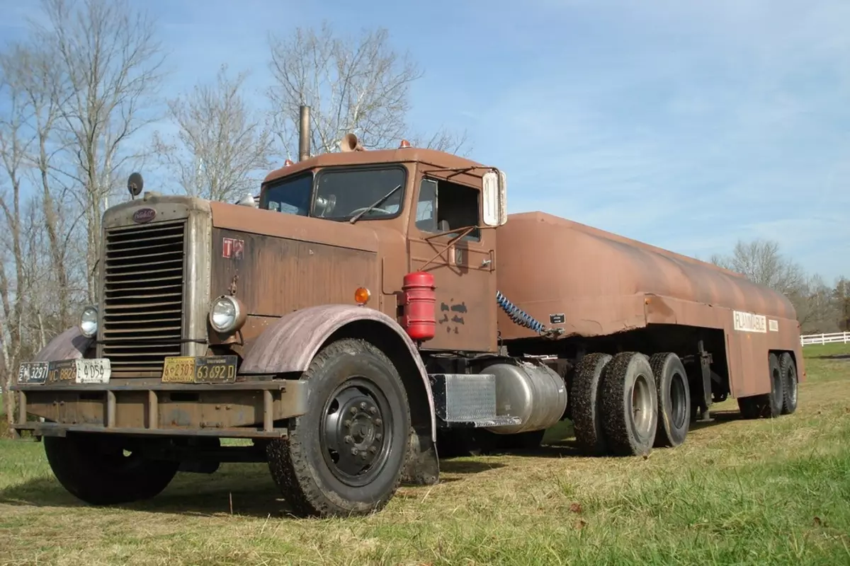 Duel_1971_peterbilt281_.jpg.