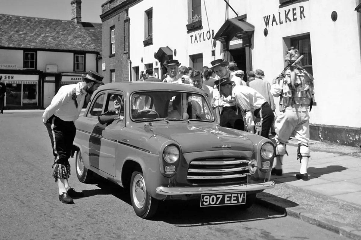 FORD_ANGLIA_2.JPG.