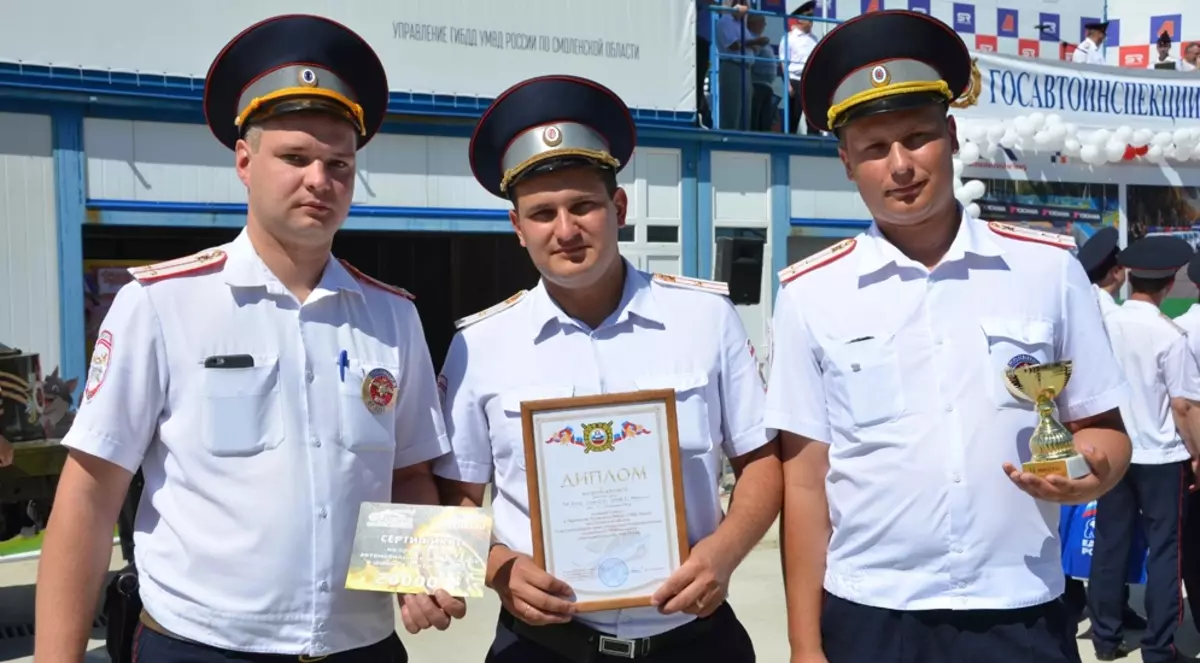 Liikluspolitsei inspektorid võitis Lada 4x4 Smolensk ring 87_7