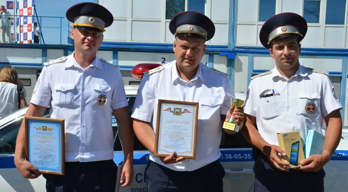 Liikluspolitsei inspektorid võitis Lada 4x4 Smolensk ring 87_8