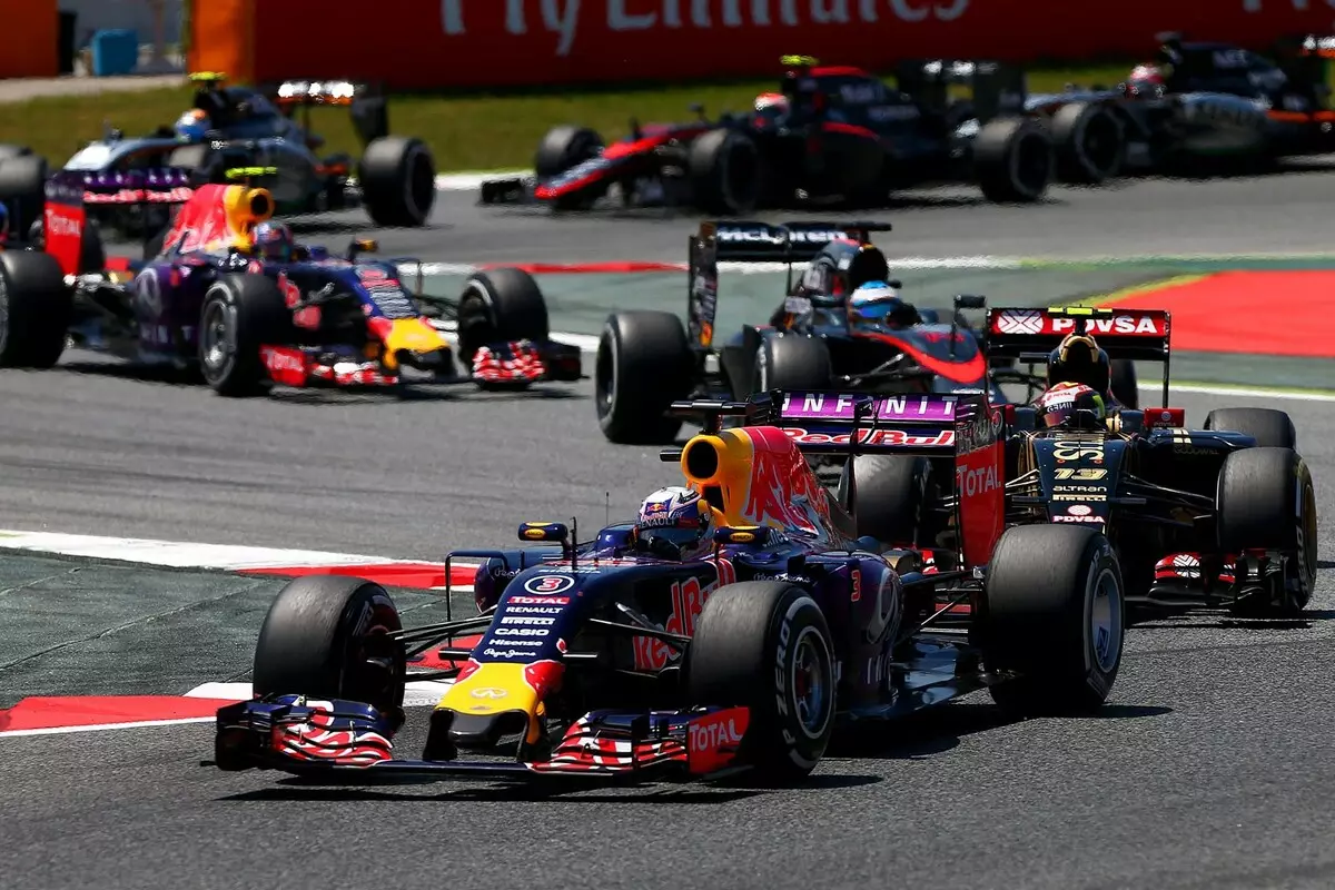 Red Bull және Toro Rosso айыппұлдардан бір сатыда