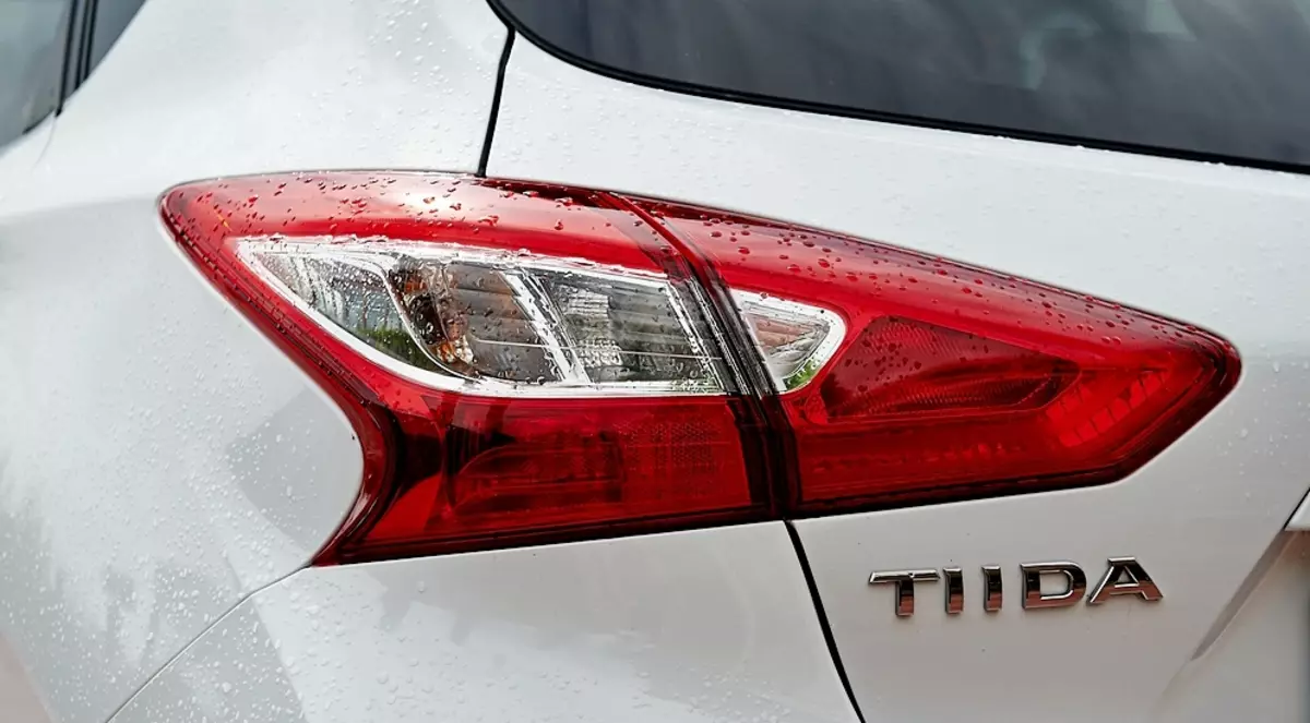 Éischt Testfahrt nei Nissan Tiida: Traditiounen - Respekt 902_6