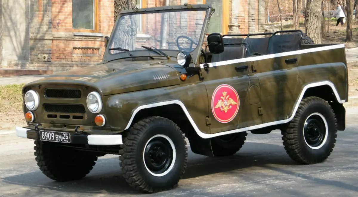 Räder des Krieges. Auf welchen Autos geht die russische Armee jetzt? 9098_1