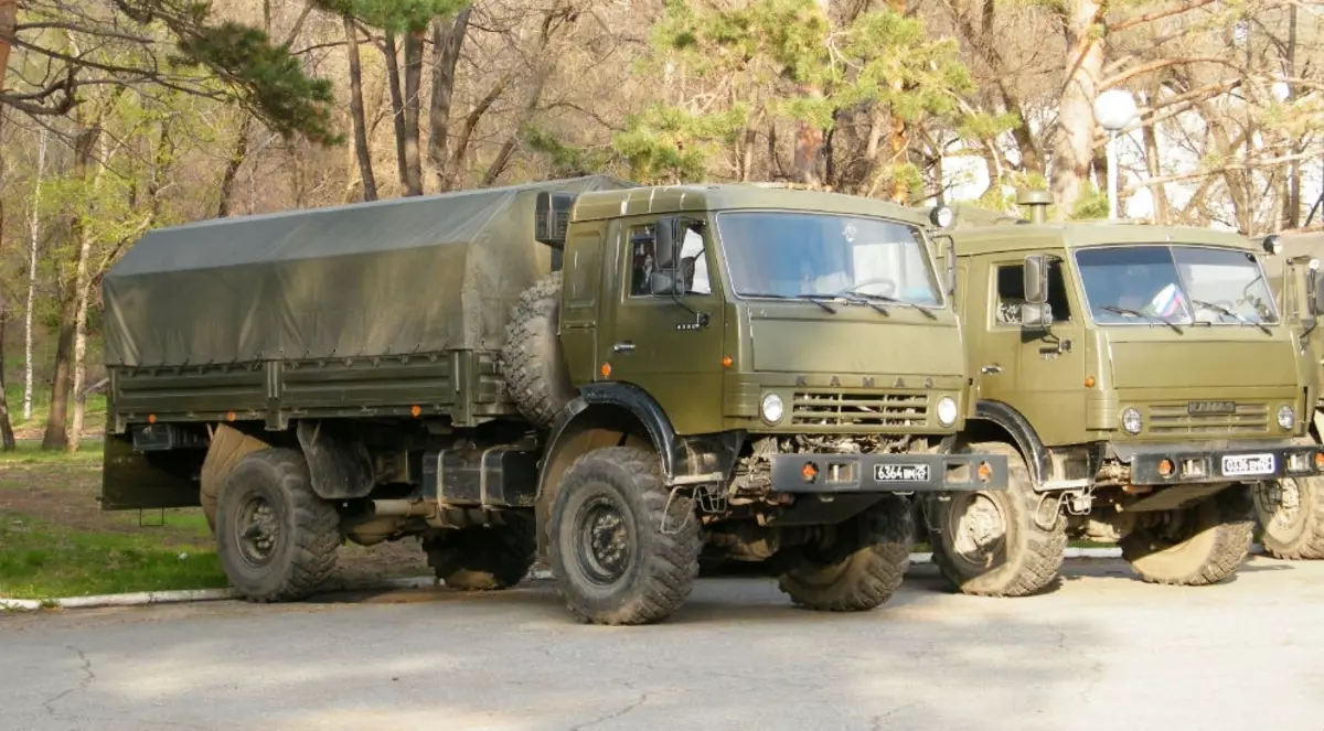 KAMAZ-4350_I_KAMAZ-4326.jpg