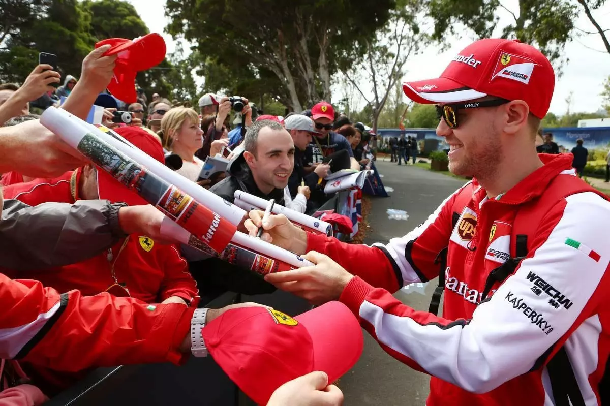 Formula 1 pîlot plan dike ku nêzî temaşevanan bibin