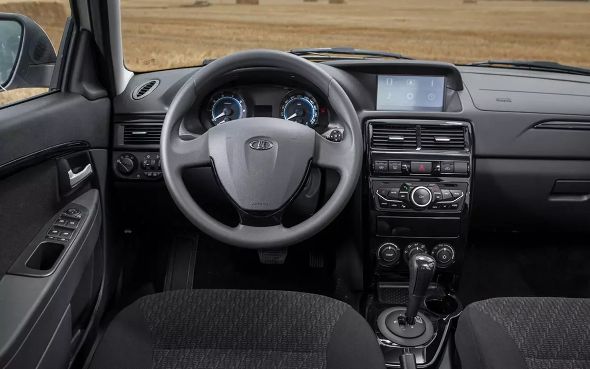 1408209997_lada_priora_minsk_interior-2.jpg.