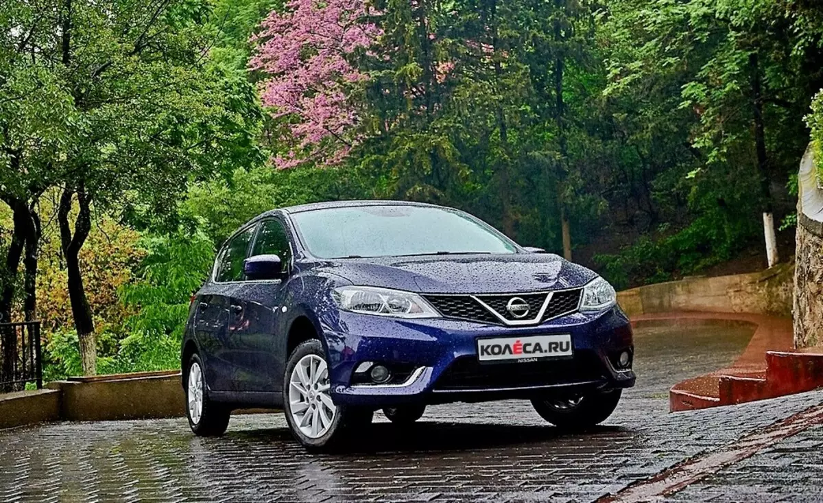 "Ugly Duckling" Rose: naujo "Nissan Tiida" apžvalga