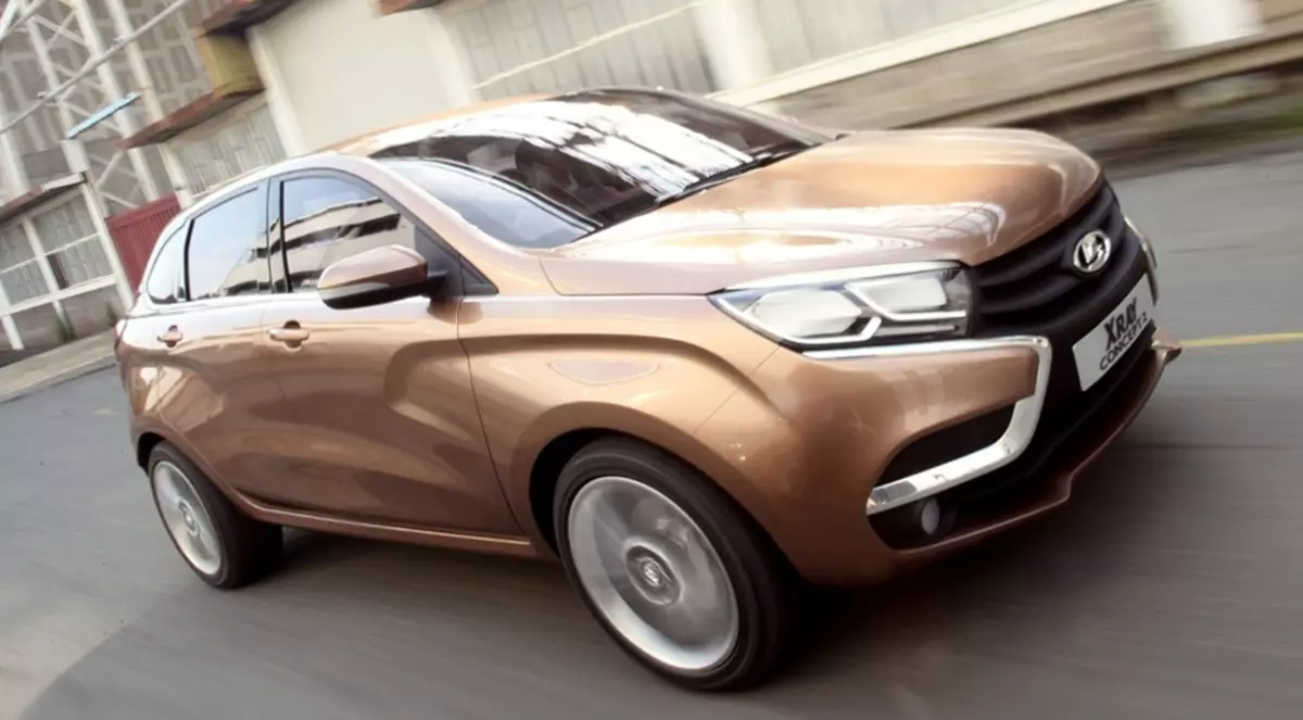 LADA XRAY en camuflaje se ve en las pruebas de carretera 951_2