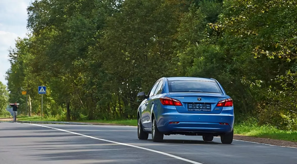 Test Drive Changan Eado: Ni fyddant yn arnofio y blaned ... 9567_15