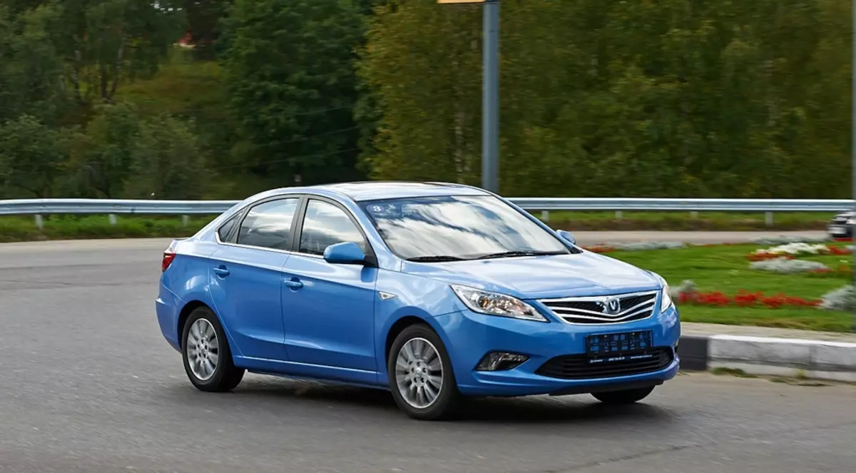 Test Drive Changan Eado: Ni fyddant yn arnofio y blaned ... 9567_17