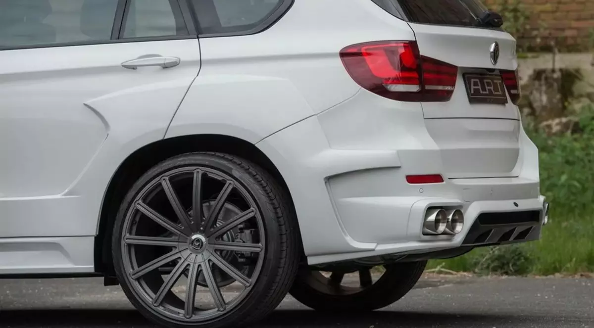 BMW X5 သည်သူ၏ဇာတိမြေတွင်ကျယ်ပြန့်သော bodycite ကိုလက်ခံရရှိခဲ့သည် 96_2