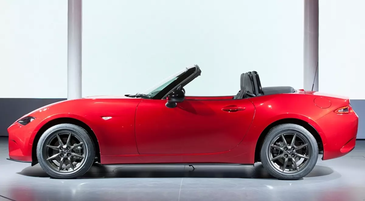 새로운 세대의 Mazda MX-5는 공식적으로 표현됩니다. 9723_12