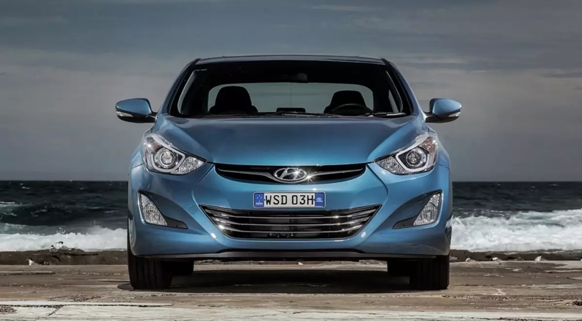 Hyundai Elantra i Russland mottok et nytt komplett sett 9901_3