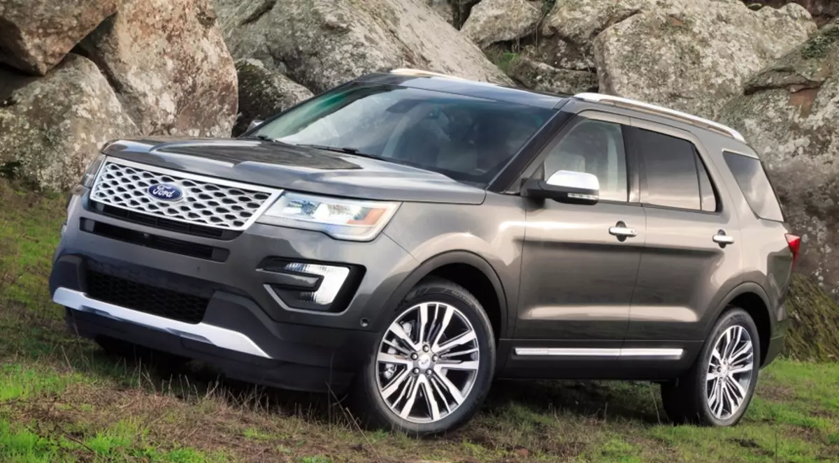 La cusbooneysiiyay Ford Explorer waxay ka muuqan doontaa Ruushka 2015 997_1