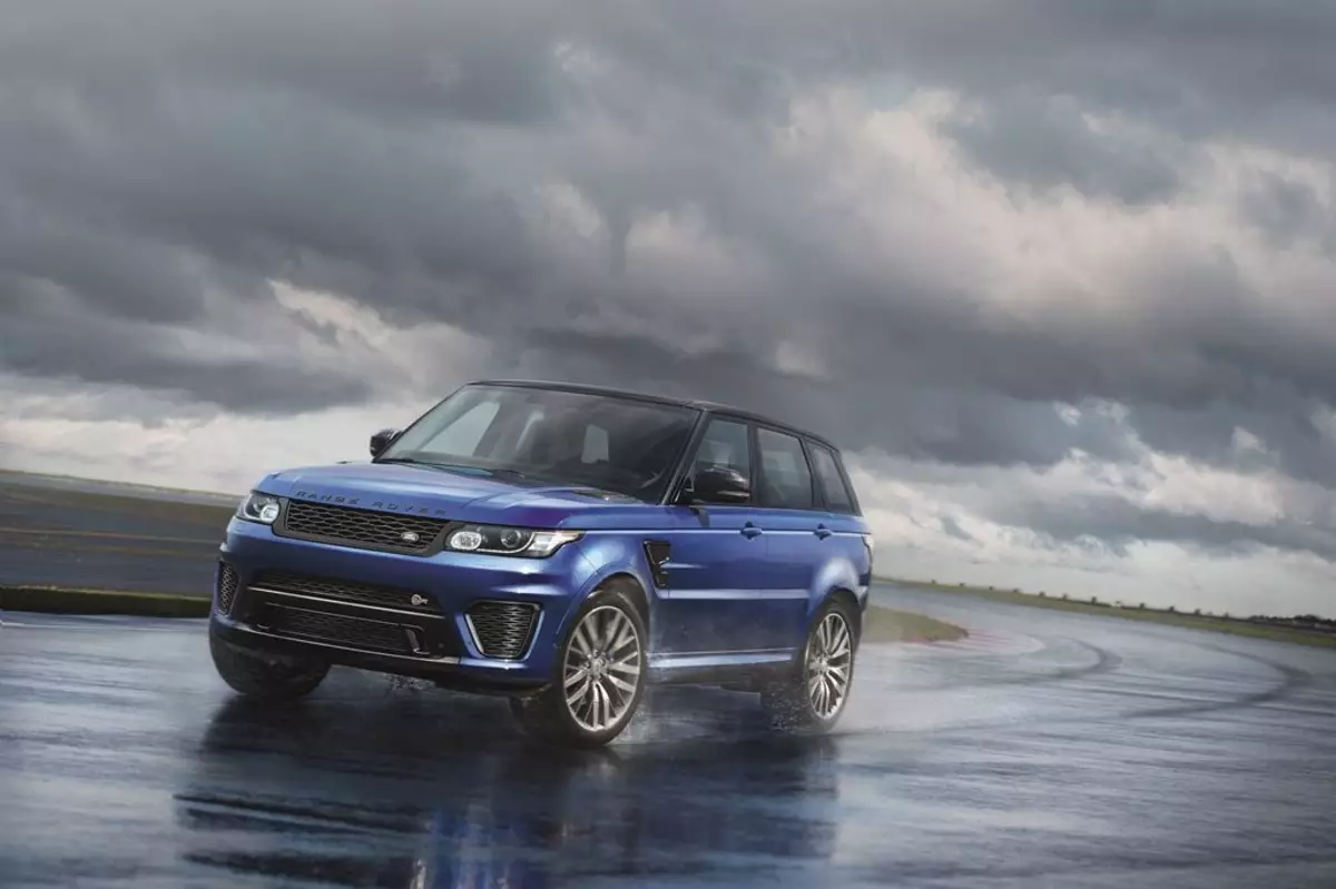 O máis poderoso Range Rover Sport SVR custará case un millón de rublos máis que a versión habitual 9997_1