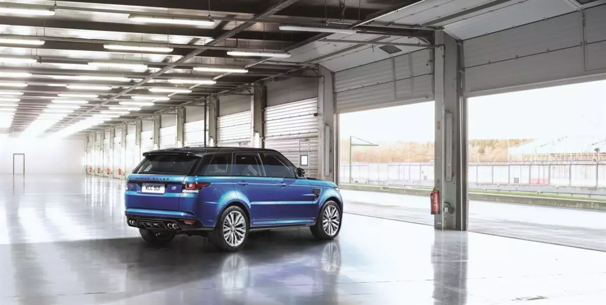 Nejvýkonnější řada ROVER SPORT SVR bude stát téměř milion rublů více než obvyklou verzi 9997_14