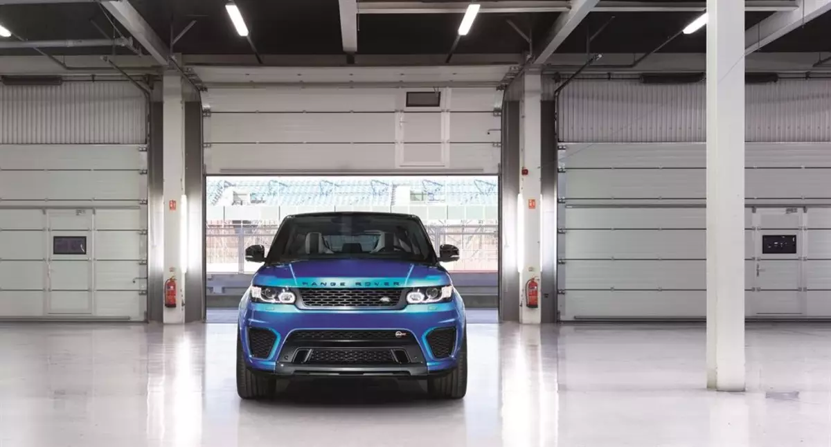 Nejvýkonnější řada ROVER SPORT SVR bude stát téměř milion rublů více než obvyklou verzi 9997_16