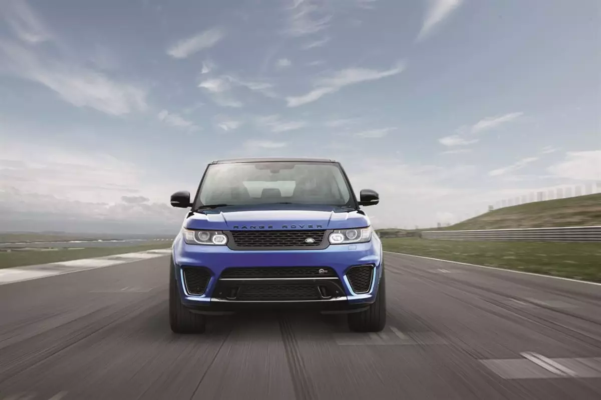 Nejvýkonnější řada ROVER SPORT SVR bude stát téměř milion rublů více než obvyklou verzi 9997_4