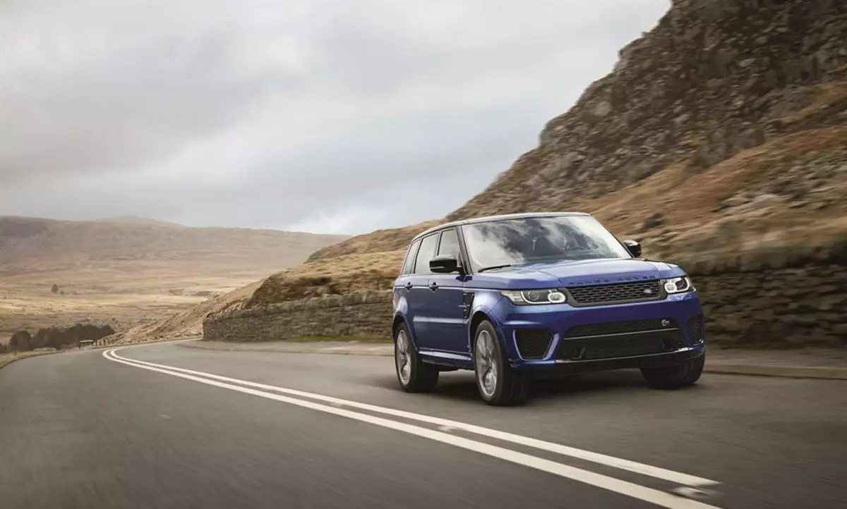 O máis poderoso Range Rover Sport SVR custará case un millón de rublos máis que a versión habitual 9997_5